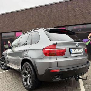 Grey BMW X5 2010 in Kaisiadorys, with an engine capacity of 3.00 L and mileage of 358 thousand km for 7650 €, photo 9 on AUTOMOTO.COM.LV