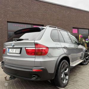 Grey BMW X5 2010 in Kaisiadorys, with an engine capacity of 3.00 L and mileage of 358 thousand km for 7650 €, photo 10 on AUTOMOTO.COM.LV
