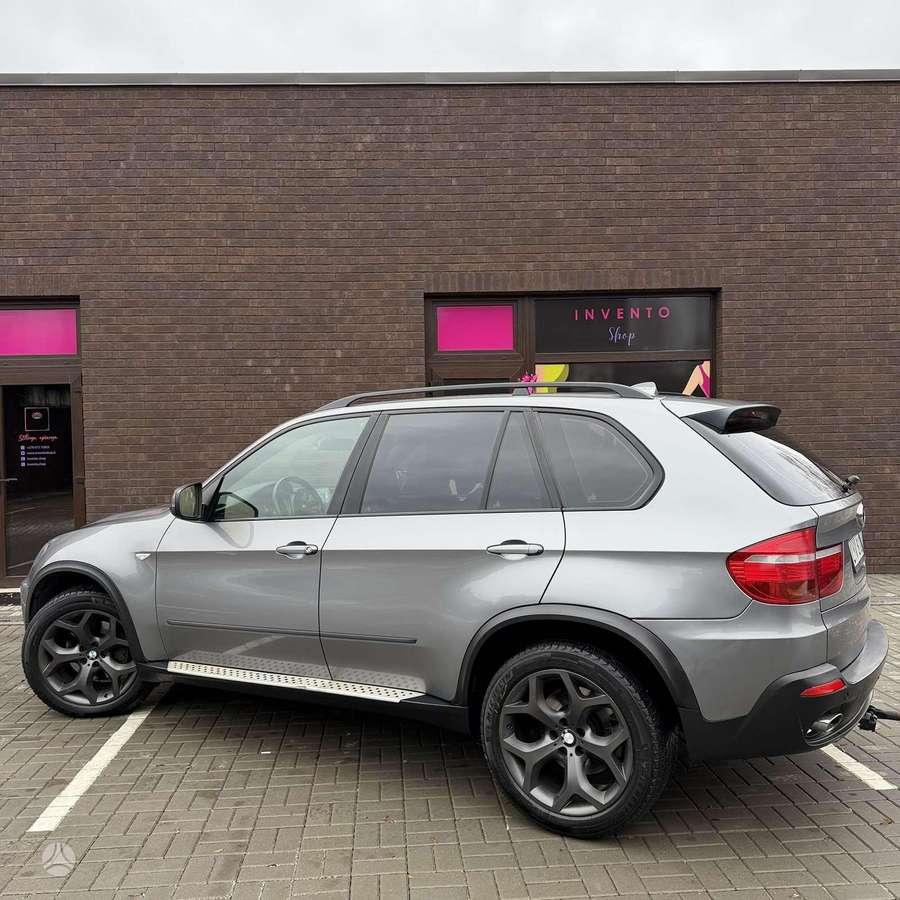 Grey BMW X5 2010 in Kaisiadorys, with an engine capacity of 3.00 L and mileage of 358 thousand km for 7650 €, photo 12 on AUTOMOTO.COM.LV