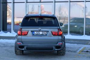 Grey BMW X5 2010 in Vilnius, with an engine capacity of 3.00 L and mileage of 338 thousand km for 10000 €, photo 5 on AUTOMOTO.COM.LV