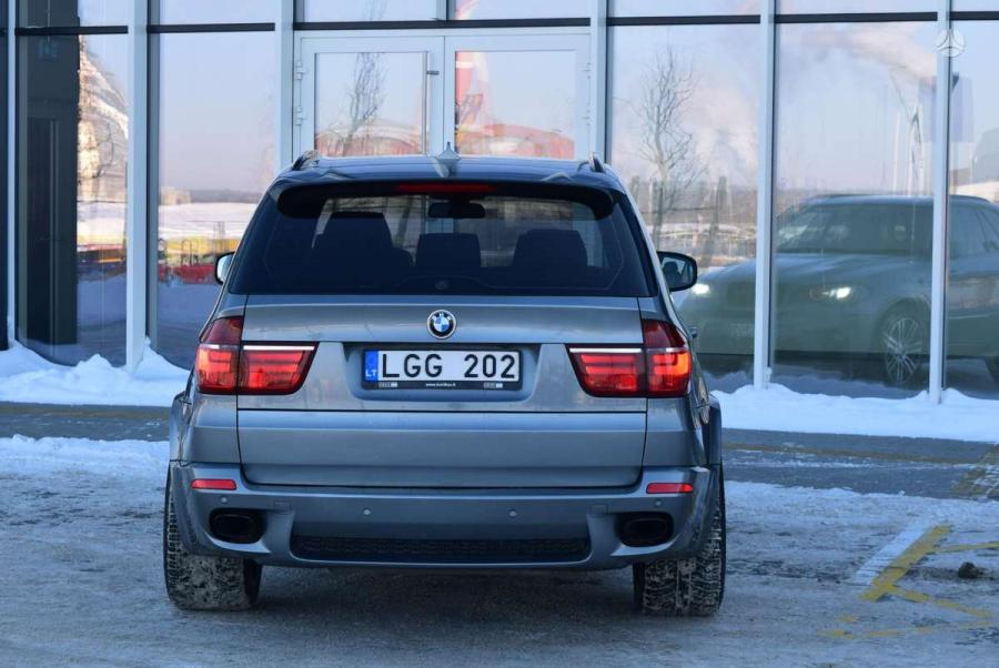 Grey BMW X5 2010 in Vilnius, with an engine capacity of 3.00 L and mileage of 338 thousand km for 10000 €, photo 5 on AUTOMOTO.COM.LV