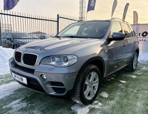 Pelēks BMW X5 2010 Panevēža, ar dzinēja tilpumu 2.99 L un nobraukumu 208 tūkst. km par 10700 €, foto  vietnē AUTOMOTO.COM.LV