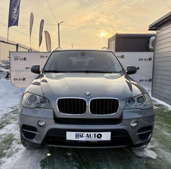 Pelēks BMW X5 2010 Panevēža, ar dzinēja tilpumu 2.99 L un nobraukumu 208 tūkst. km par 10700 €, foto 3 vietnē AUTOMOTO.COM.LV