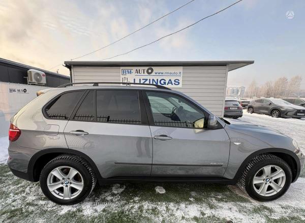 Pelēks BMW X5 2010 Panevēža, ar dzinēja tilpumu 2.99 L un nobraukumu 208 tūkst. km par 10700 €, foto 5 vietnē AUTOMOTO.COM.LV