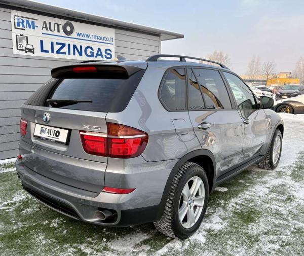 Pelēks BMW X5 2010 Panevēža, ar dzinēja tilpumu 2.99 L un nobraukumu 208 tūkst. km par 10700 €, foto 6 vietnē AUTOMOTO.COM.LV