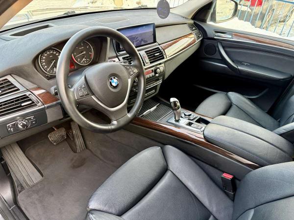 Grey BMW X5 2010 in Panevezys, with an engine capacity of 2.99 L and mileage of 208 thousand km for 10700 €, photo 11 on AUTOMOTO.COM.LV