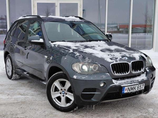 Pelēks BMW X5 2010 Viļņa, ar dzinēja tilpumu 2.99 L un nobraukumu 314 tūkst. km par 9800 €, foto 1 vietnē AUTOMOTO.COM.LV