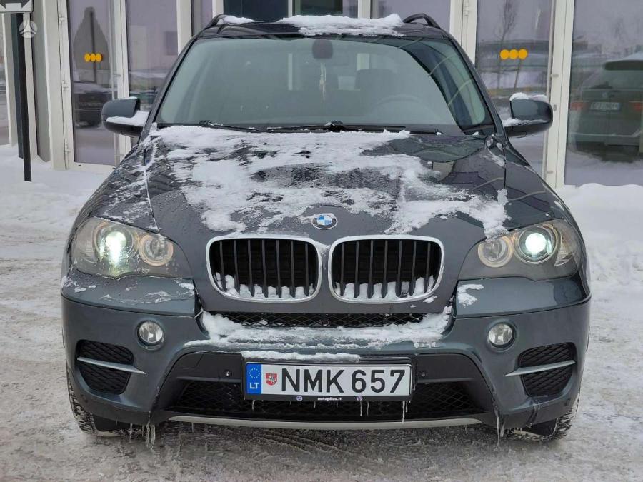 Pelēks BMW X5 2010 Viļņa, ar dzinēja tilpumu 2.99 L un nobraukumu 314 tūkst. km par 9800 €, foto 2 vietnē AUTOMOTO.COM.LV