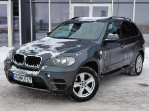Pelēks BMW X5 2010 Viļņa, ar dzinēja tilpumu 2.99 L un nobraukumu 314 tūkst. km par 9800 €, foto 3 vietnē AUTOMOTO.COM.LV