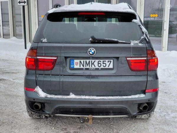 Grey BMW X5 2010 in Vilnius, with an engine capacity of 2.99 L and mileage of 314 thousand km for 9800 €, photo 5 on AUTOMOTO.COM.LV