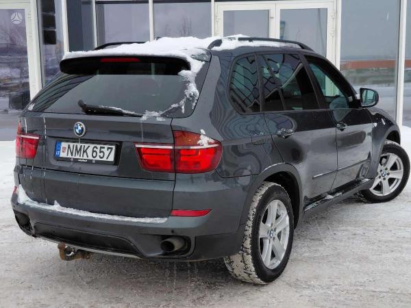 Grey BMW X5 2010 in Vilnius, with an engine capacity of 2.99 L and mileage of 314 thousand km for 9800 €, photo 6 on AUTOMOTO.COM.LV