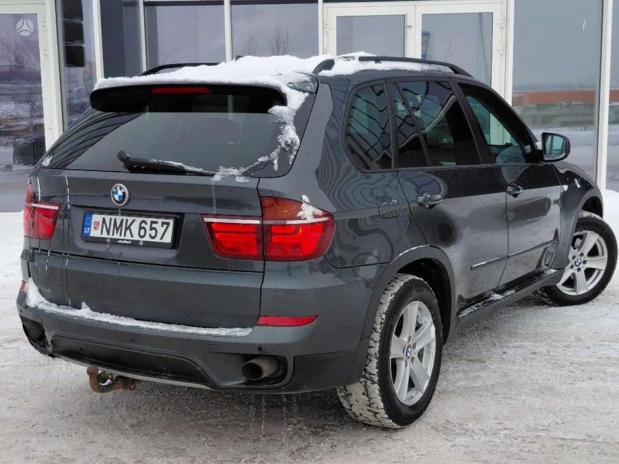 Pelēks BMW X5 2010 Viļņa, ar dzinēja tilpumu 2.99 L un nobraukumu 314 tūkst. km par 9800 €, foto 6 vietnē AUTOMOTO.COM.LV