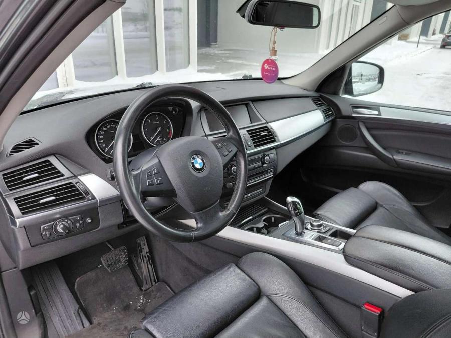 Pelēks BMW X5 2010 Viļņa, ar dzinēja tilpumu 2.99 L un nobraukumu 314 tūkst. km par 9800 €, foto 7 vietnē AUTOMOTO.COM.LV