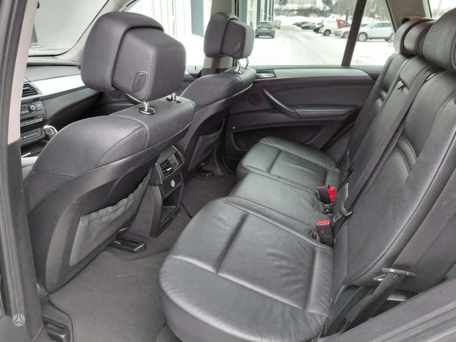 Pelēks BMW X5 2010 Viļņa, ar dzinēja tilpumu 2.99 L un nobraukumu 314 tūkst. km par 9800 €, foto 9 vietnē AUTOMOTO.COM.LV
