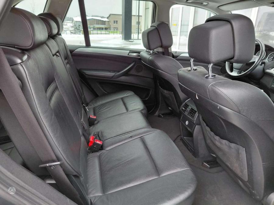 Pelēks BMW X5 2010 Viļņa, ar dzinēja tilpumu 2.99 L un nobraukumu 314 tūkst. km par 9800 €, foto 10 vietnē AUTOMOTO.COM.LV