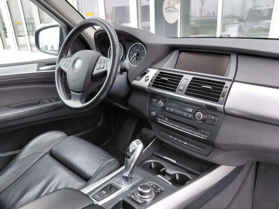 Pelēks BMW X5 2010 Viļņa, ar dzinēja tilpumu 2.99 L un nobraukumu 314 tūkst. km par 9800 €, foto 14 vietnē AUTOMOTO.COM.LV