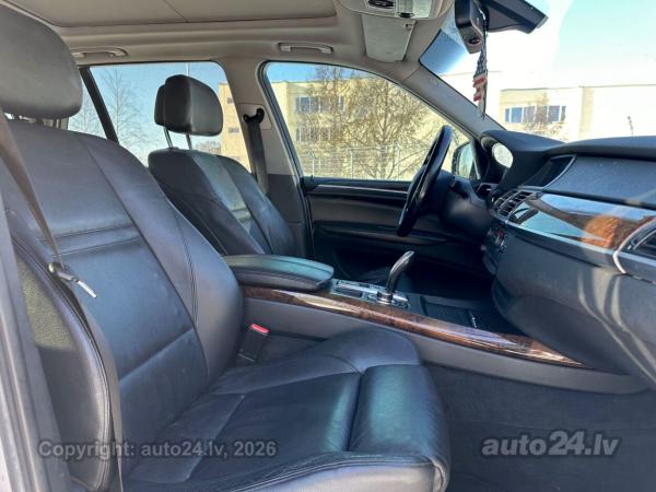 Grey BMW X5 2010 in Tartu, with an engine capacity of 3.00 L and mileage of 315 thousand km for 9499 €, photo 5 on AUTOMOTO.COM.LV