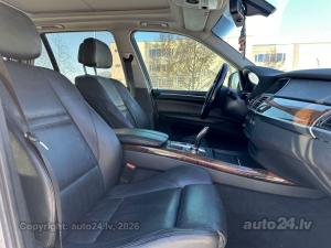 Grey BMW X5 2010 in Tartu, with an engine capacity of 3.00 L and mileage of 315 thousand km for 9499 €, photo 5 on AUTOMOTO.COM.LV