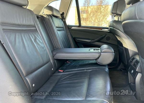 Grey BMW X5 2010 in Tartu, with an engine capacity of 3.00 L and mileage of 315 thousand km for 9499 €, photo 6 on AUTOMOTO.COM.LV