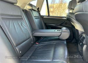 Grey BMW X5 2010 in Tartu, with an engine capacity of 3.00 L and mileage of 315 thousand km for 9499 €, photo 6 on AUTOMOTO.COM.LV