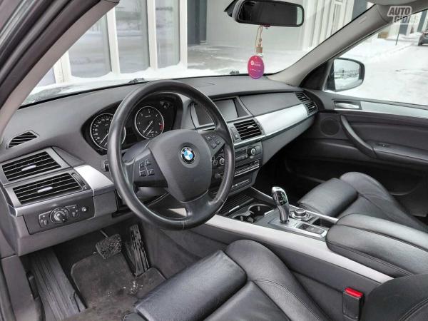 Pelēks BMW X5 2010 Viļņa, ar dzinēja tilpumu 3.00 L un nobraukumu 314 tūkst. km par 9800 €, foto 7 vietnē AUTOMOTO.COM.LV