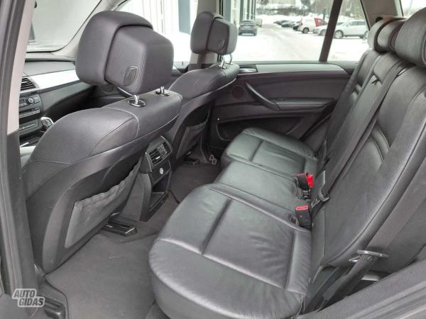 Pelēks BMW X5 2010 Viļņa, ar dzinēja tilpumu 3.00 L un nobraukumu 314 tūkst. km par 9800 €, foto 9 vietnē AUTOMOTO.COM.LV