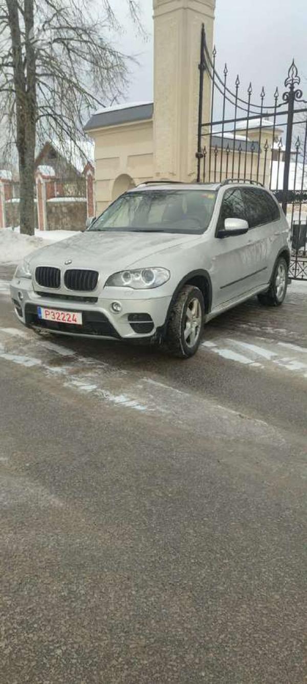 Pelēks BMW X5 2010 Viļņa, ar dzinēja tilpumu 2.99 L un nobraukumu 326 tūkst. km par 6800 €, foto 1 vietnē AUTOMOTO.COM.LV