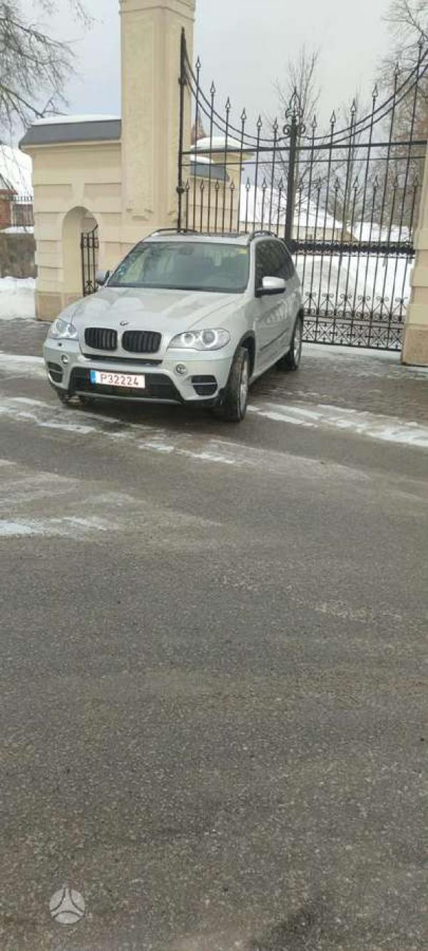Pelēks BMW X5 2010 Viļņa, ar dzinēja tilpumu 2.99 L un nobraukumu 326 tūkst. km par 6800 €, foto 2 vietnē AUTOMOTO.COM.LV