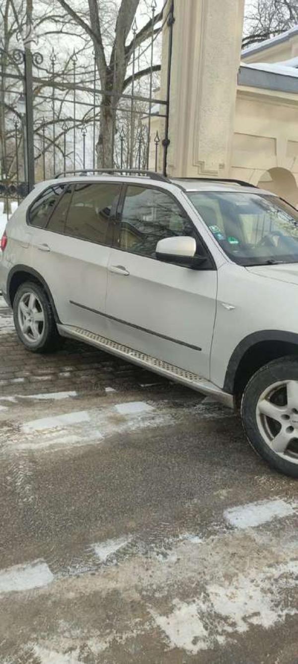 Pelēks BMW X5 2010 Viļņa, ar dzinēja tilpumu 2.99 L un nobraukumu 326 tūkst. km par 6800 €, foto 3 vietnē AUTOMOTO.COM.LV