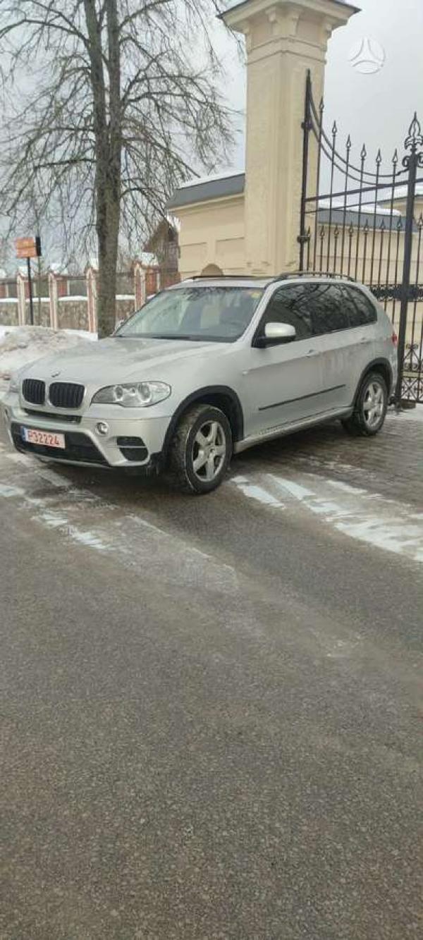 Pelēks BMW X5 2010 Viļņa, ar dzinēja tilpumu 2.99 L un nobraukumu 326 tūkst. km par 6800 €, foto 4 vietnē AUTOMOTO.COM.LV