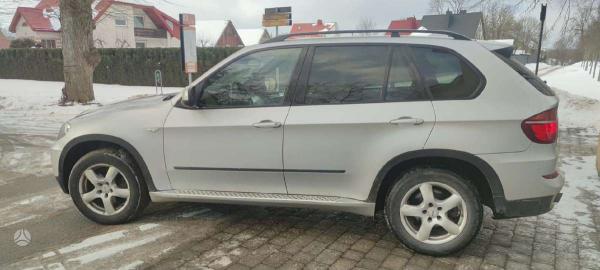 Pelēks BMW X5 2010 Viļņa, ar dzinēja tilpumu 2.99 L un nobraukumu 326 tūkst. km par 6800 €, foto 5 vietnē AUTOMOTO.COM.LV