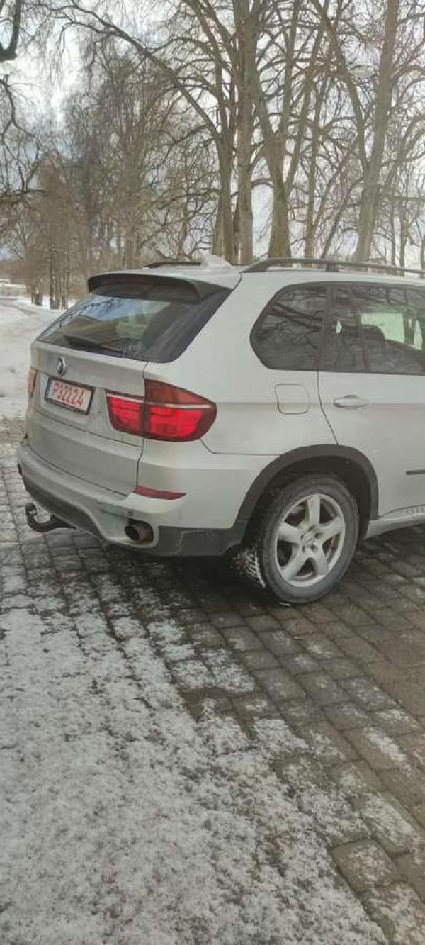 Pelēks BMW X5 2010 Viļņa, ar dzinēja tilpumu 2.99 L un nobraukumu 326 tūkst. km par 6800 €, foto 6 vietnē AUTOMOTO.COM.LV