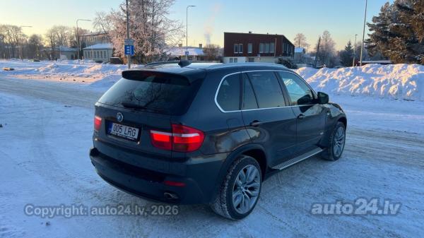 Grey BMW X5 2010 in Tallinn, with an engine capacity of 3.00 L and mileage of 229 thousand km for 13500 €, photo 4 on AUTOMOTO.COM.LV