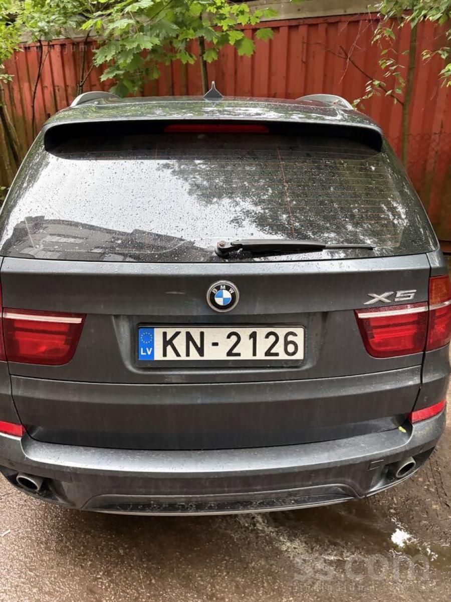 Pelēks BMW X5 2010 Rīga, ar dzinēja tilpumu 3.00 L un nobraukumu 310 tūkst. km par 9500 €, foto 4 vietnē AUTOMOTO.COM.LV