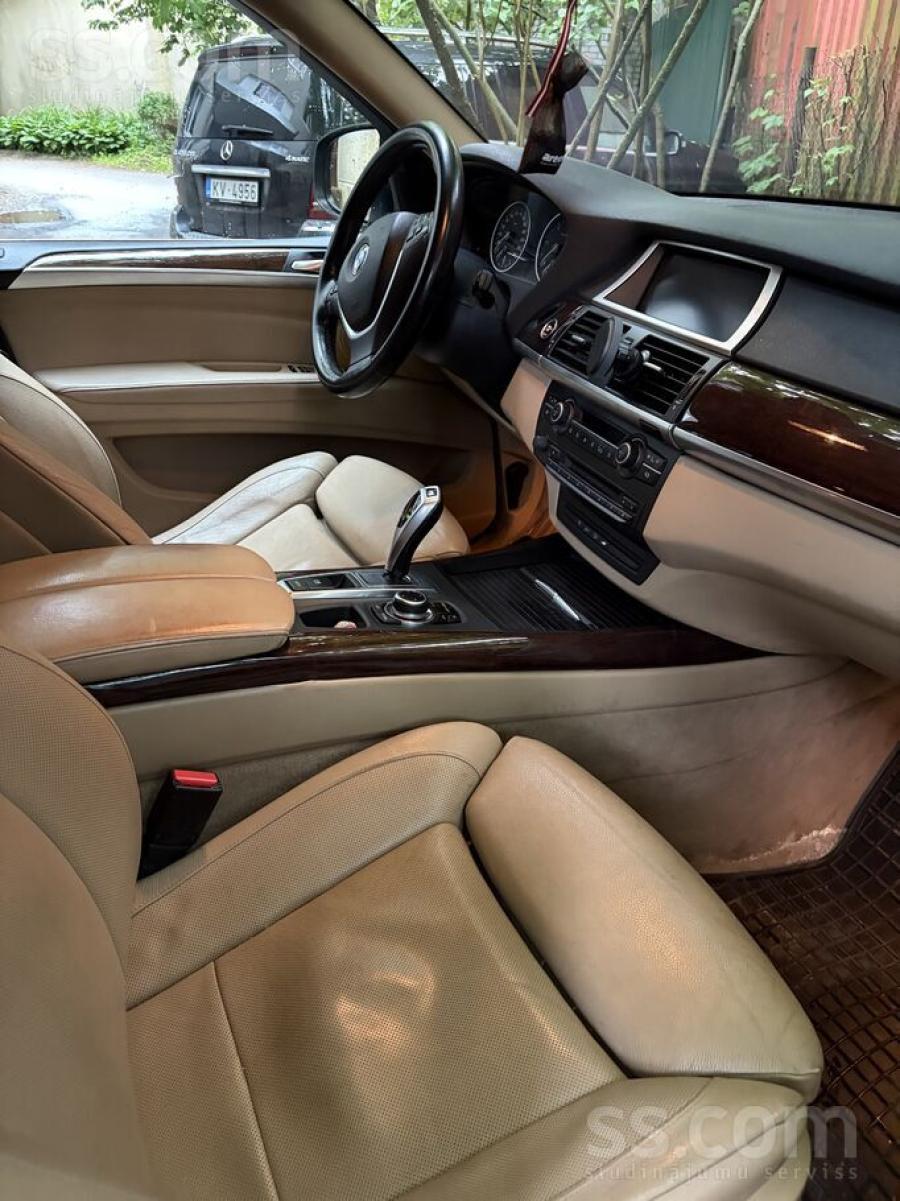 Pelēks BMW X5 2010 Rīga, ar dzinēja tilpumu 3.00 L un nobraukumu 310 tūkst. km par 9500 €, foto 7 vietnē AUTOMOTO.COM.LV