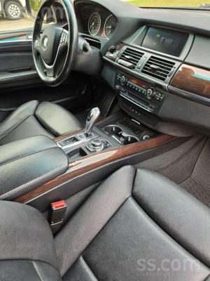 Pelēks BMW X5 2010 Jelgava, ar dzinēja tilpumu 3.00 L un nobraukumu 306 tūkst. km par 9850 €, foto 7 vietnē AUTOMOTO.COM.LV