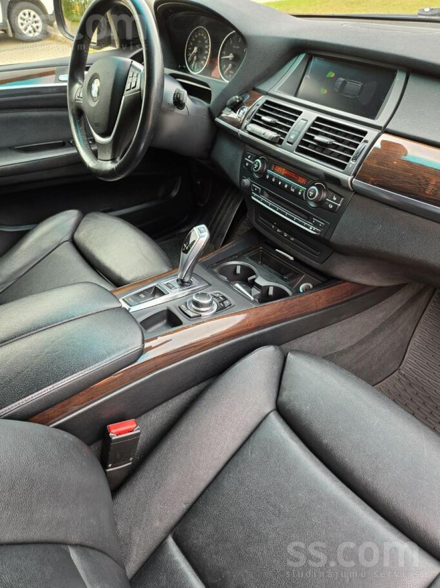 Pelēks BMW X5 2010 Jelgava, ar dzinēja tilpumu 3.00 L un nobraukumu 306 tūkst. km par 9850 €, foto 7 vietnē AUTOMOTO.COM.LV
