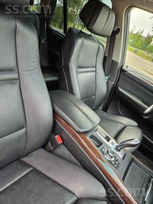 Pelēks BMW X5 2010 Jelgava, ar dzinēja tilpumu 3.00 L un nobraukumu 306 tūkst. km par 9850 €, foto 8 vietnē AUTOMOTO.COM.LV