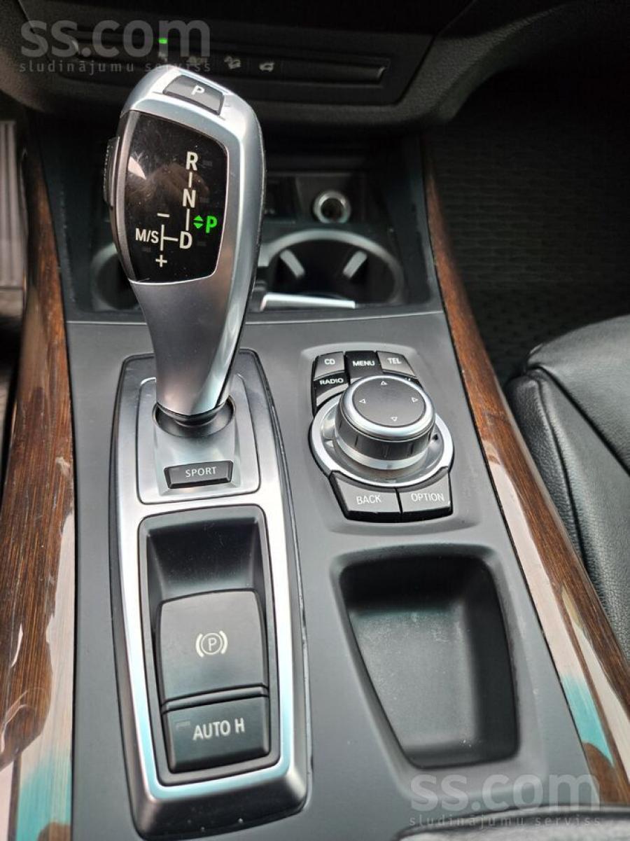 Pelēks BMW X5 2010 Jelgava, ar dzinēja tilpumu 3.00 L un nobraukumu 306 tūkst. km par 9850 €, foto 11 vietnē AUTOMOTO.COM.LV