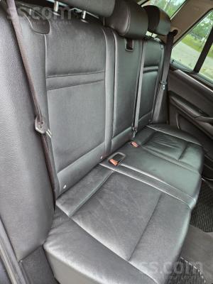 Pelēks BMW X5 2010 Jelgava, ar dzinēja tilpumu 3.00 L un nobraukumu 306 tūkst. km par 9850 €, foto 14 vietnē AUTOMOTO.COM.LV