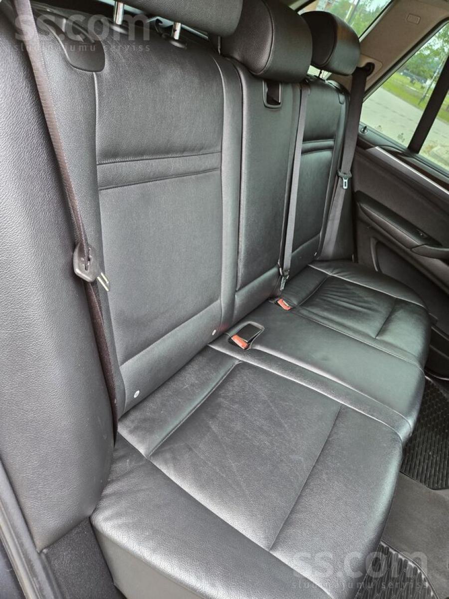 Pelēks BMW X5 2010 Jelgava, ar dzinēja tilpumu 3.00 L un nobraukumu 306 tūkst. km par 9850 €, foto 14 vietnē AUTOMOTO.COM.LV