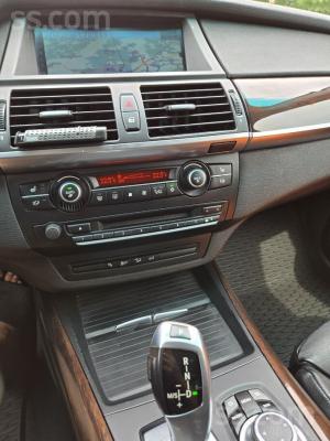 Pelēks BMW X5 2010 Jelgava, ar dzinēja tilpumu 3.00 L un nobraukumu 306 tūkst. km par 9850 €, foto 15 vietnē AUTOMOTO.COM.LV