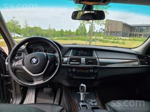 Pelēks BMW X5 2010 Jelgava, ar dzinēja tilpumu 3.00 L un nobraukumu 306 tūkst. km par 9850 €, foto 16 vietnē AUTOMOTO.COM.LV