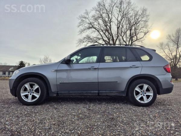 Pelēks BMW X5 2010 Kuldīga, ar dzinēja tilpumu 3.00 L un nobraukumu 370 tūkst. km par 9900 €, foto 4 vietnē AUTOMOTO.COM.LV