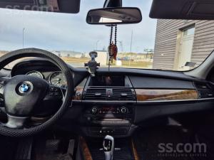 Серый БМВ Х5 2010 в Кулдига, объемом двигателя 3.00 л и пробегом 370 тыс. км за 9900 €, фото 8 на AUTOMOTO.COM.LV