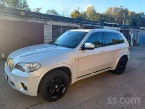 Grey BMW X5 2010 in Riga, with an engine capacity of 3.00 L and mileage of 272 thousand km for 10000 €, photo  on AUTOMOTO.COM.LV