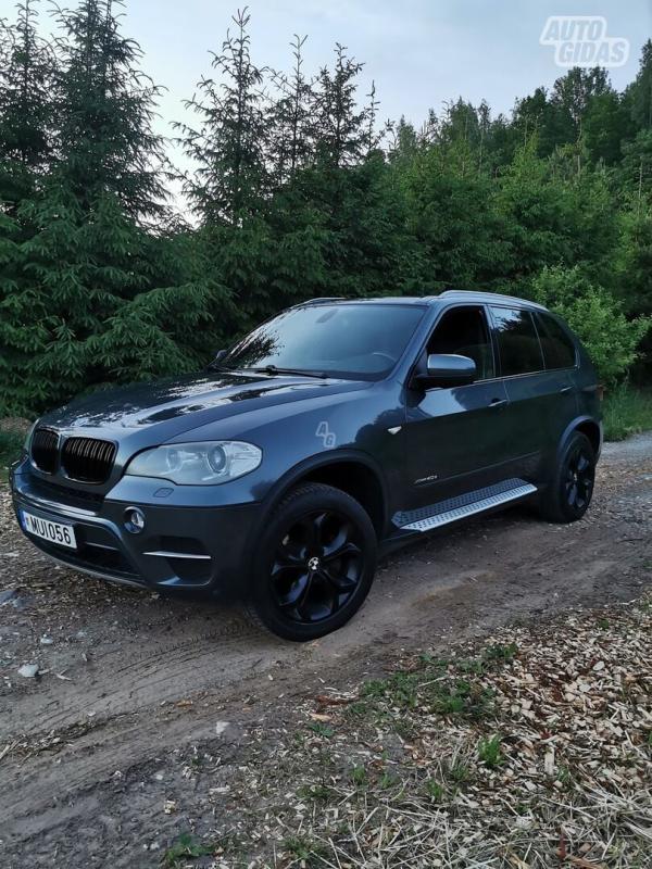 Grey BMW X5 2010 in Vilnius, with an engine capacity of 3.00 L and mileage of 290 thousand km for 12000 €, photo 2 on AUTOMOTO.COM.LV