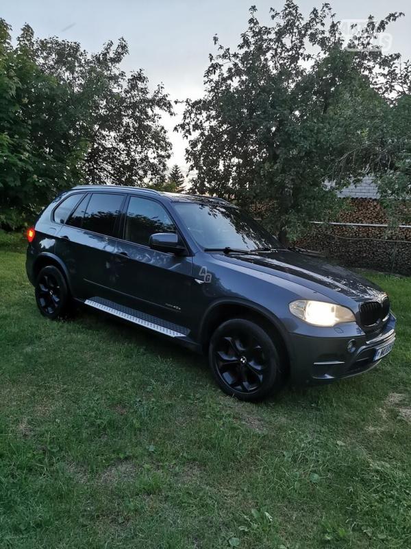 Grey BMW X5 2010 in Vilnius, with an engine capacity of 3.00 L and mileage of 290 thousand km for 12000 €, photo 5 on AUTOMOTO.COM.LV