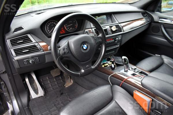 Grey BMW X5 2010 in Riga, with an engine capacity of 4.00 L and mileage of 356 thousand km for 12990 €, photo 10 on AUTOMOTO.COM.LV