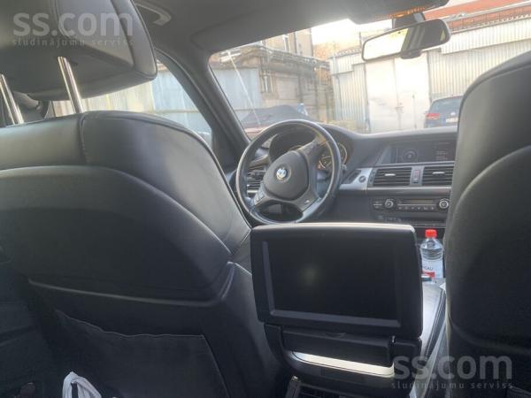 Grey BMW X5 2010 in Riga, with an engine capacity of 3.00 L and mileage of 233 thousand km for 12000 €, photo 2 on AUTOMOTO.COM.LV